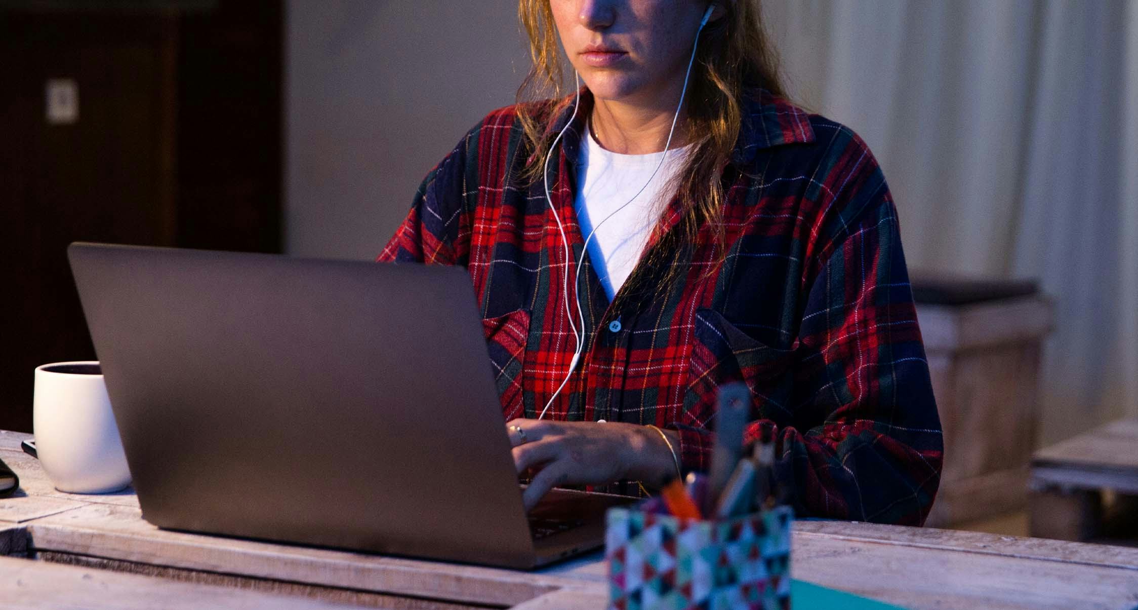 How To Write A Book While Working Full Time, According To A Bestselling ...