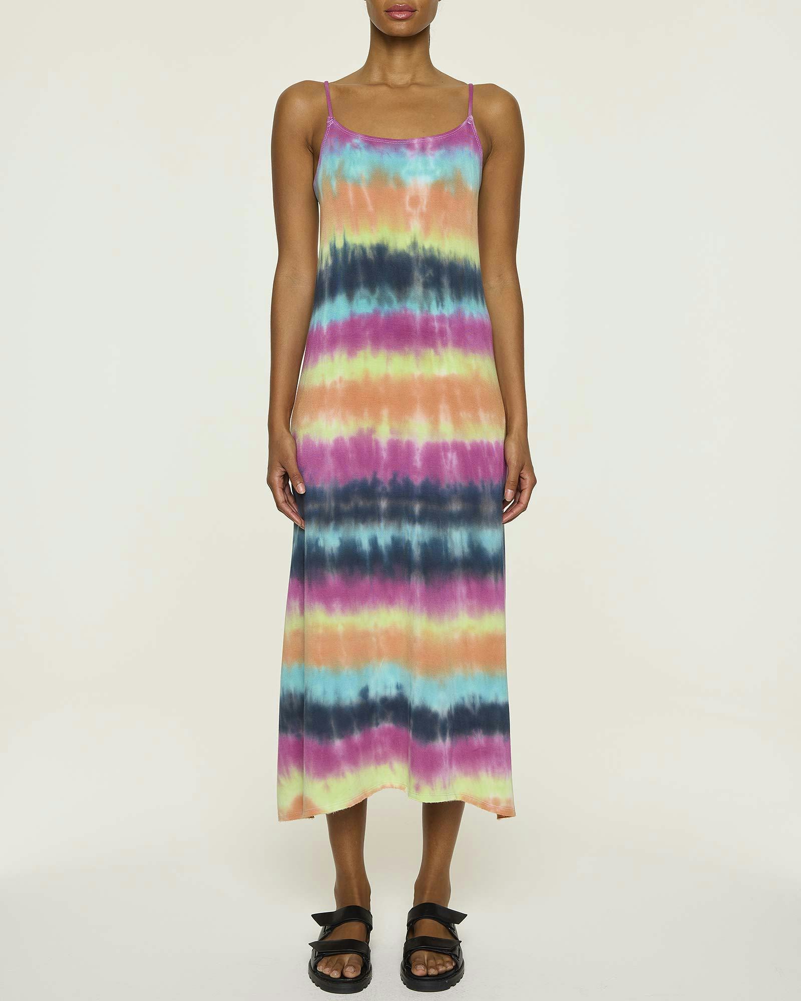 11 Outfit Ideas For Nike Dunks, From Pleated Skirts To Baggy Jeans