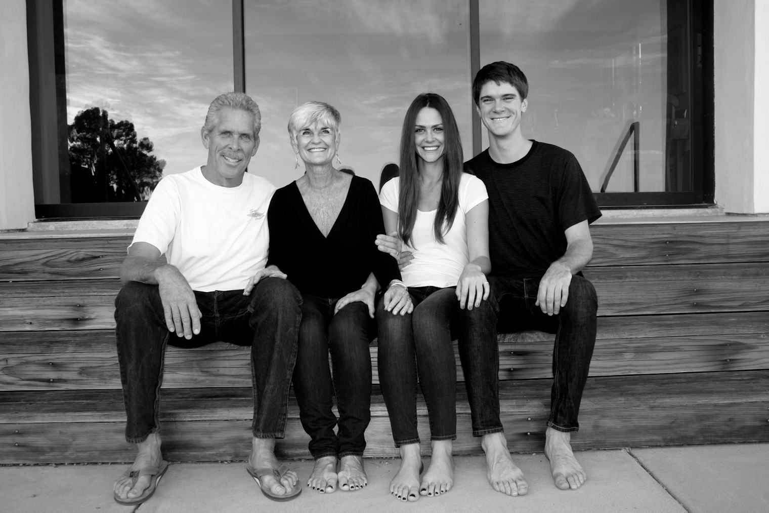 The charming ‘70s love story behind that viral surfing teacher photo