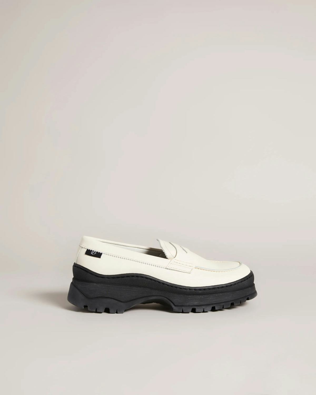 10 Fall 2022 Fashion Trends That'll Take Over Your Wardrobe