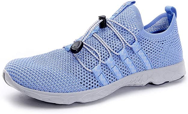 The Best Shoes For Beach Walking, According To An Expert