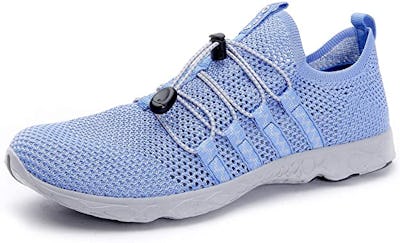 The Best Shoes For Beach Walking, According To An Expert