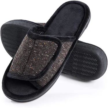 The 9 best men's slippers for sweaty feet