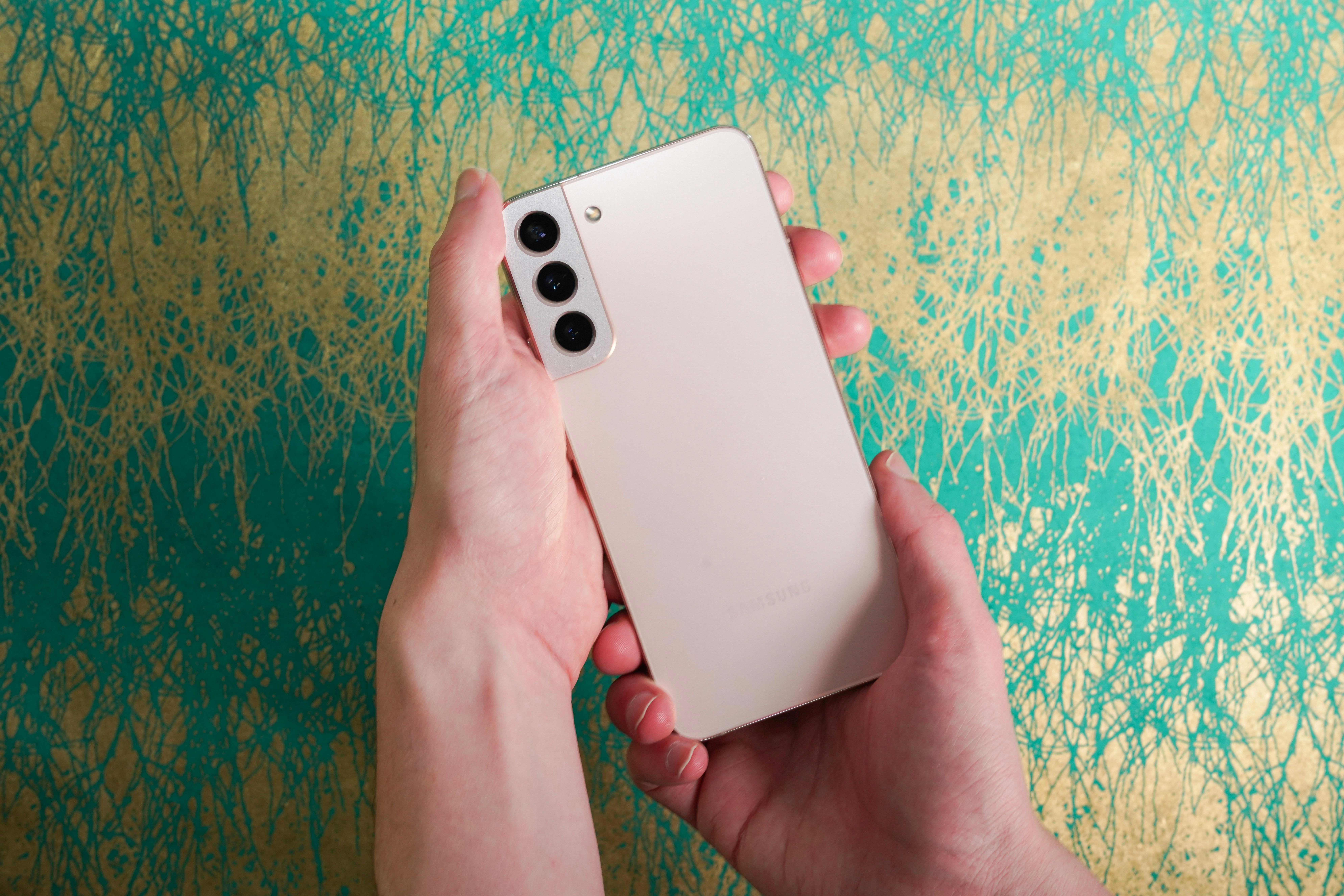 Samsung is kicking off Unpacked with a new purple Galaxy S22