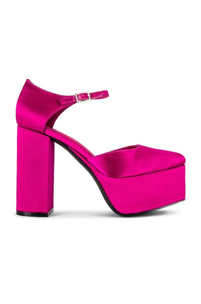 8 Shoe Trends For Fall 2022: Platform Clogs, Buckled Boots, & More