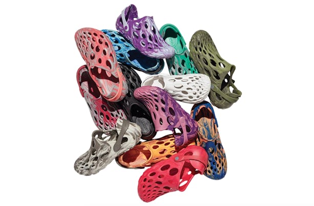 10 Shoes Similar To Crocs