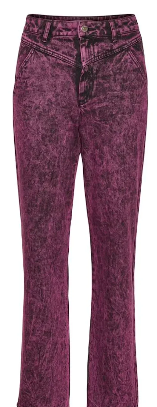 The Acid Wash Denim Trend Is Back — And It's Street Style-Approved