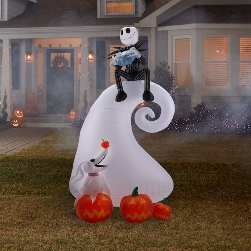 Lowe's Halloween 2022 Inflatables: 'Hocus Pocus,' 'Beetlejuice,' & More