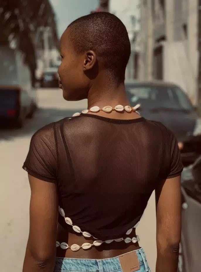 15 Chic Shell Necklaces To Shop For That 2000s Cool-Girl Vibe