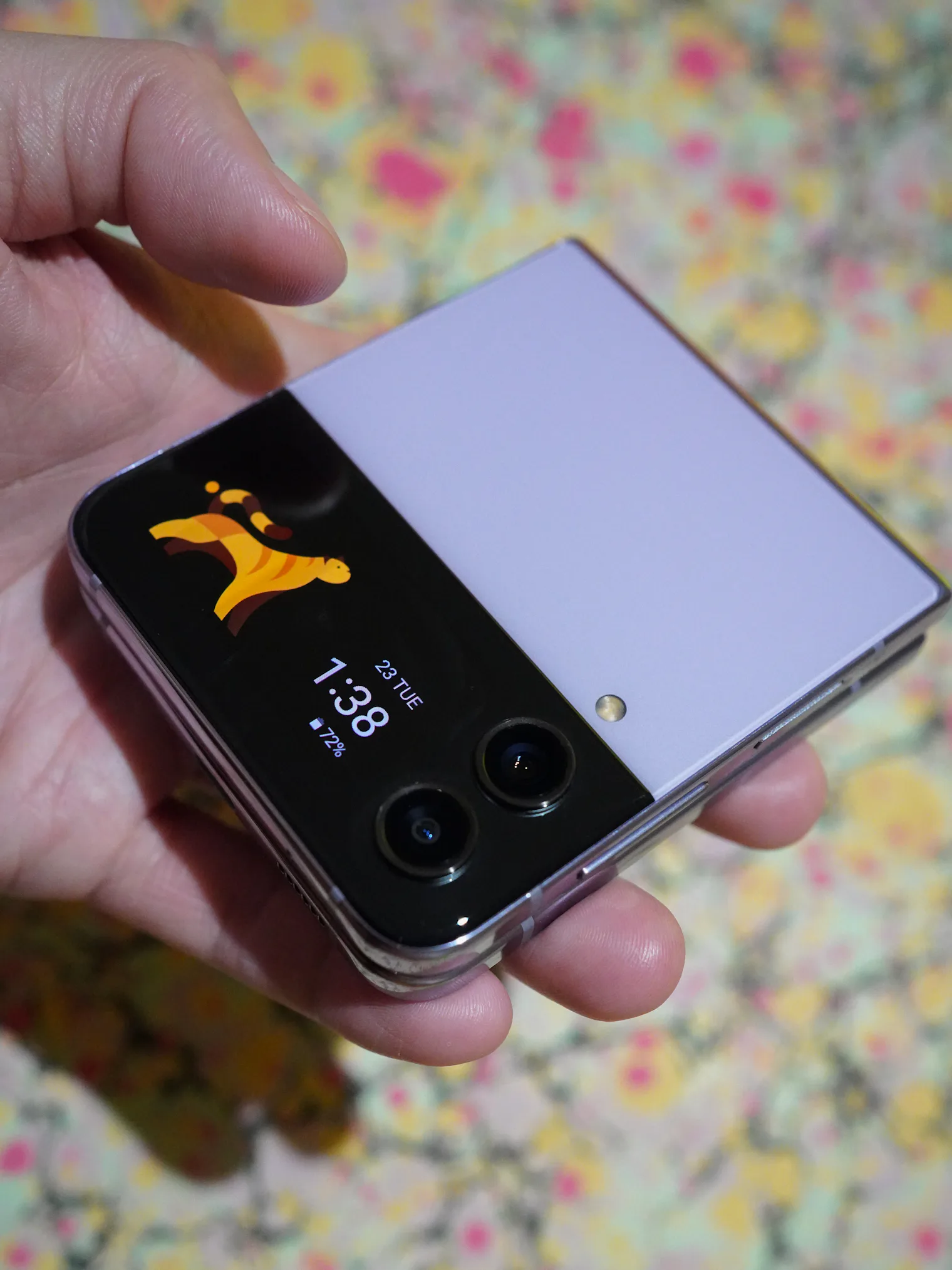 Samsung Galaxy Z Flip 4 review: Win by default