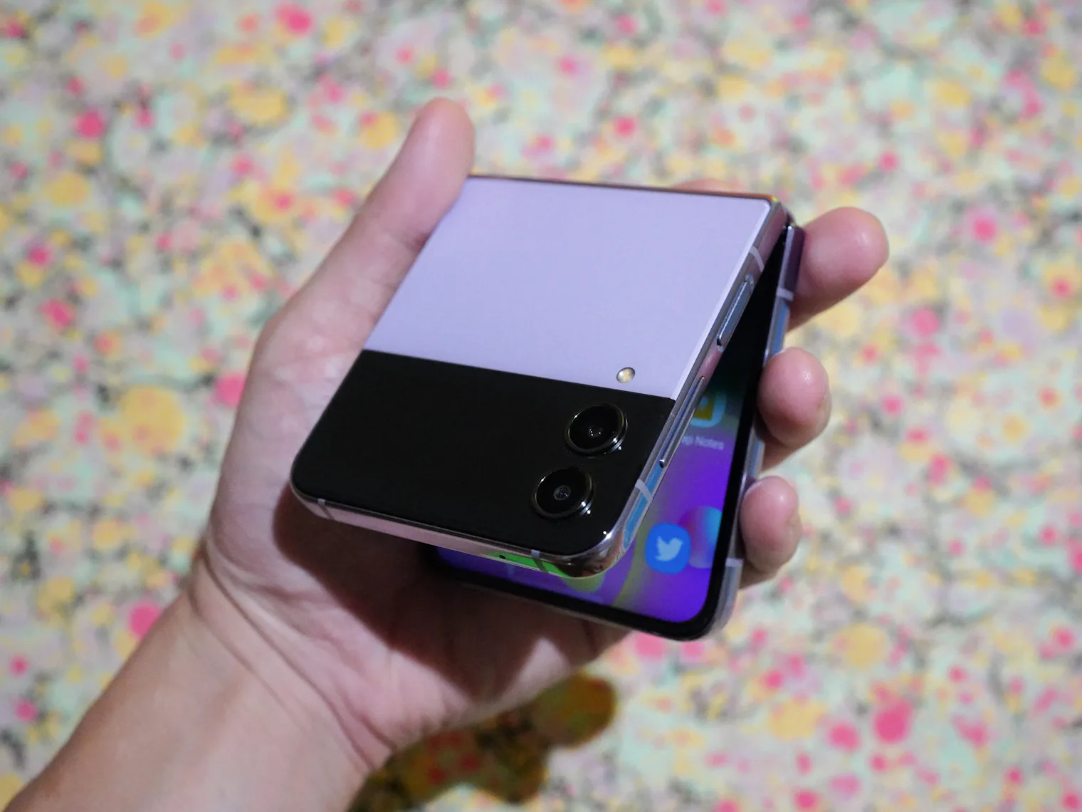 Samsung Galaxy Z Flip 4 review: Win by default