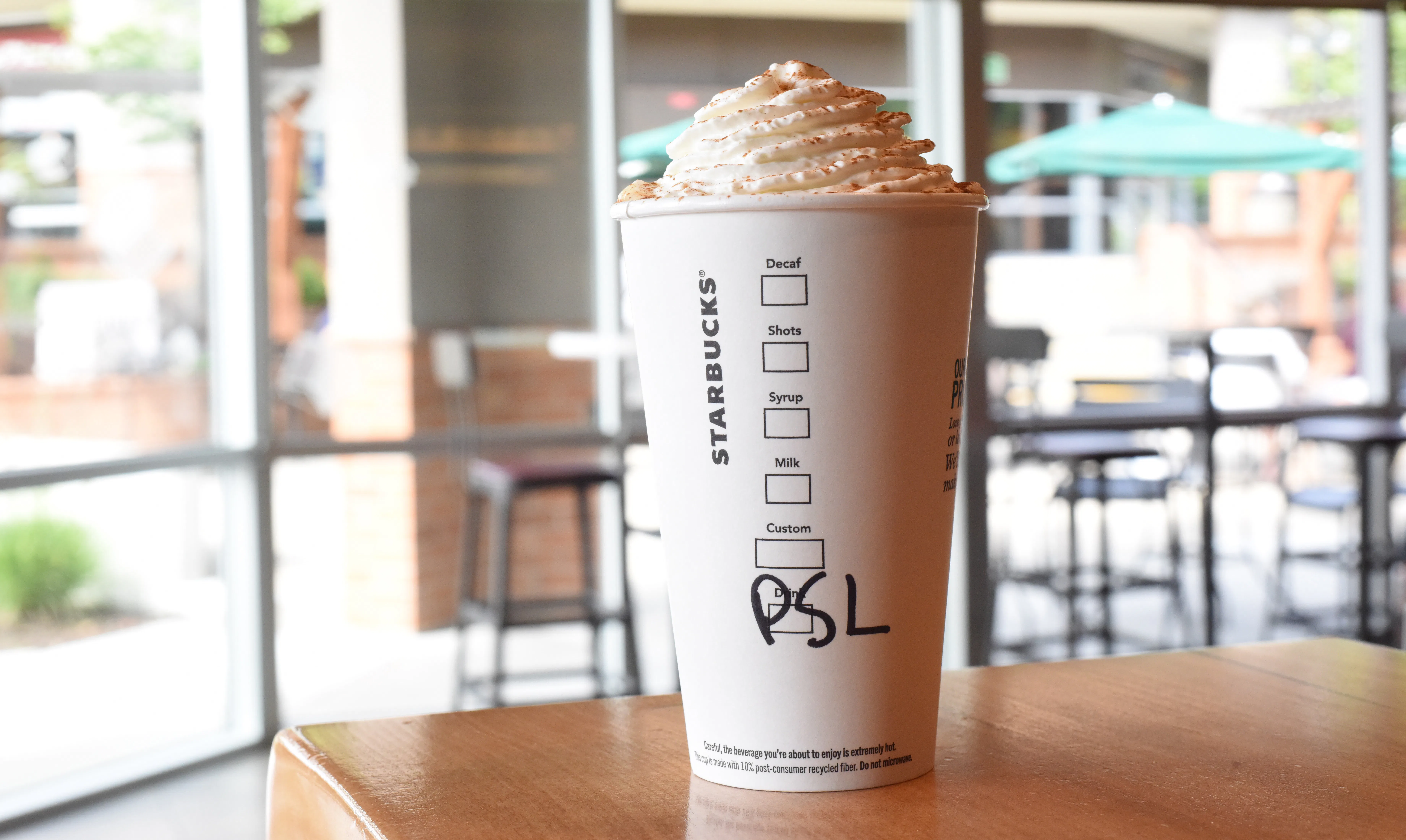 Starbucks' Fall 2022 Menu Has The PSL & A Non-Dairy Apple Crisp Macchiato