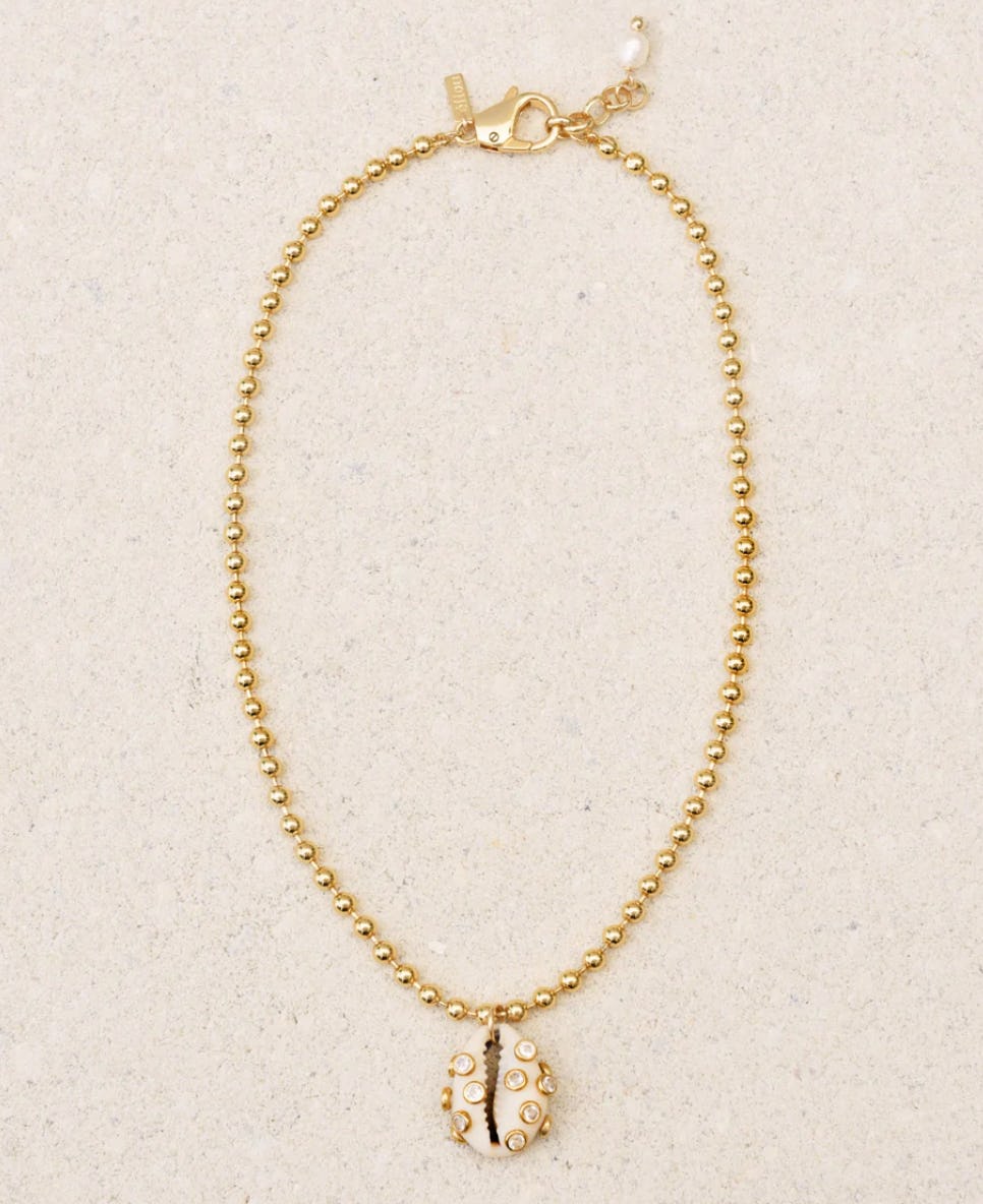 5 Fall 2022 Jewelry Trends That'll Spice Up Any Outfit