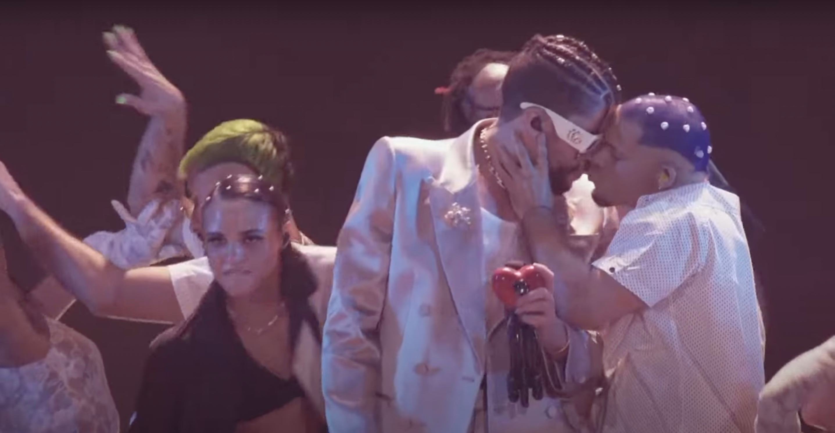 Bad Bunny Kissed A Male Backup Dancer At The 2022 VMAs