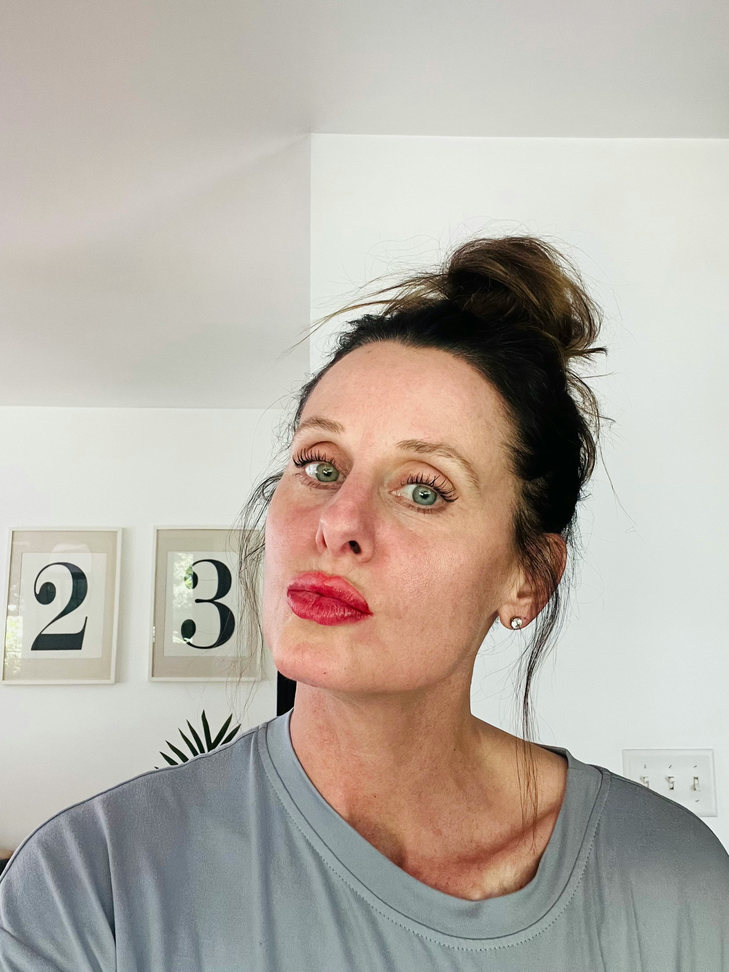 can you use food coloring on your lips