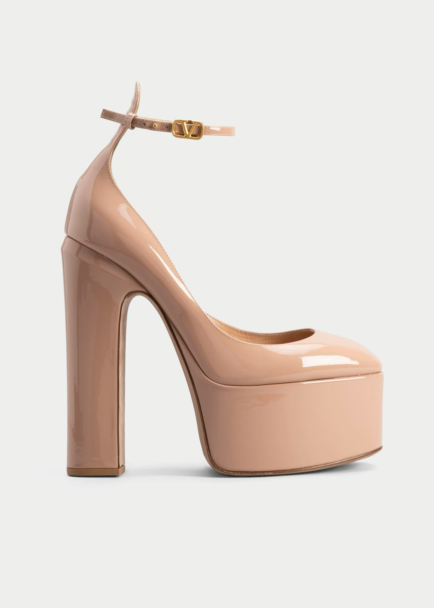 Blake Lively’s Pregnancy Announcement Outfit Was Head-To-Toe Valentino