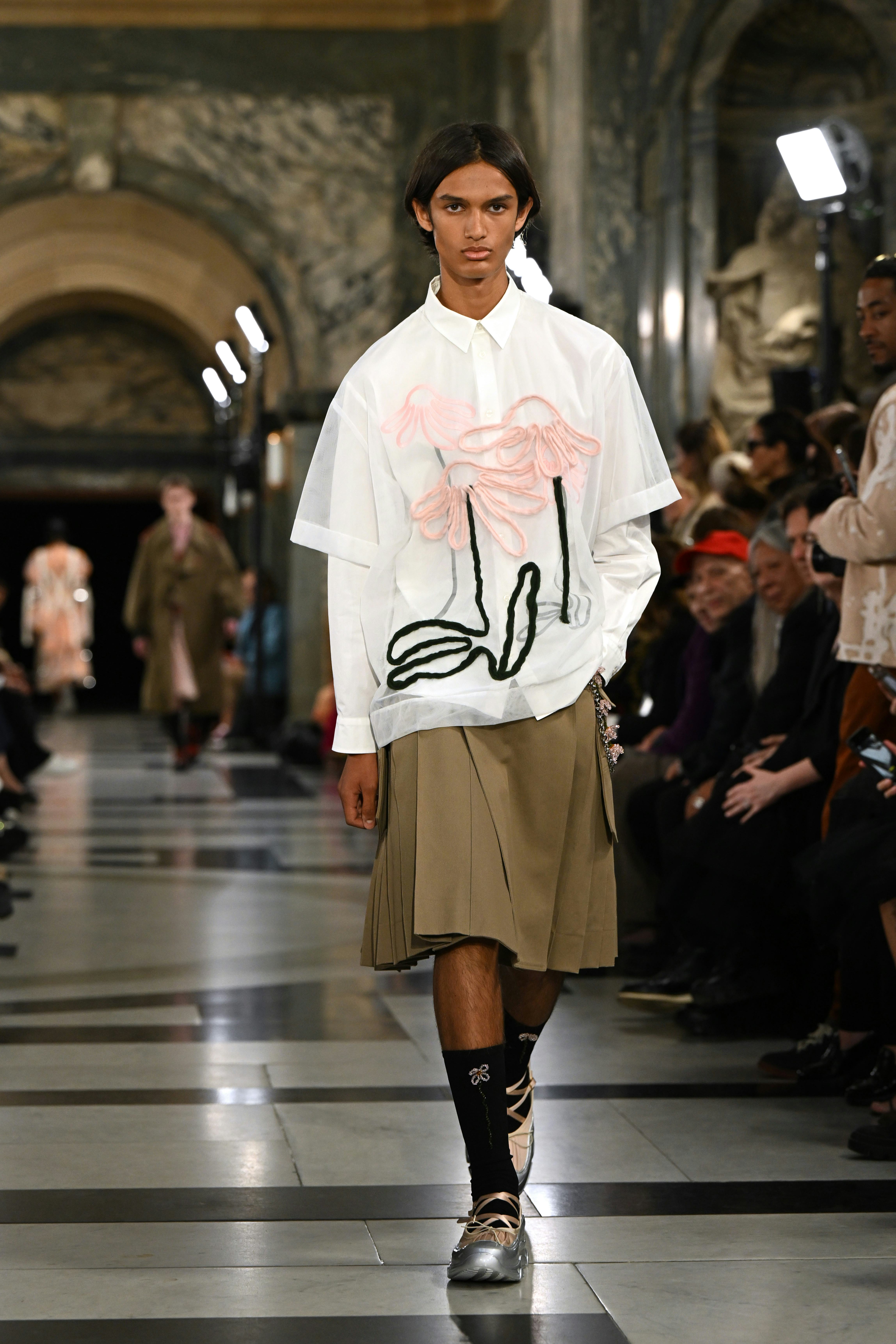 Simone Rocha’s Spring/Summer 2023 Collection Unveiled Her Menswear Designs