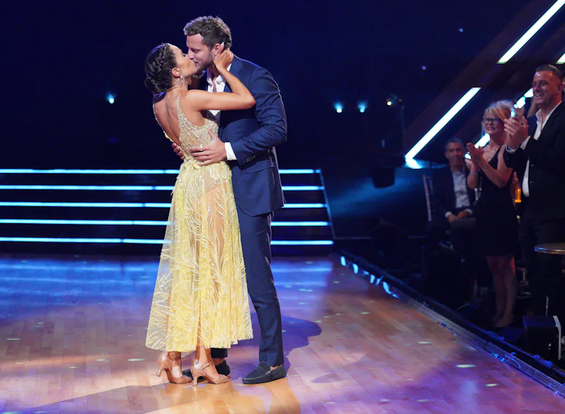 Memes & Tweets About 'DWTS' Elvis Night: Bachelorette Gabby Kissed Her ...