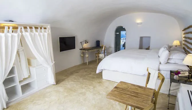 Incredible Caves You Can Stay In For The Most Unforgettable Vacation
