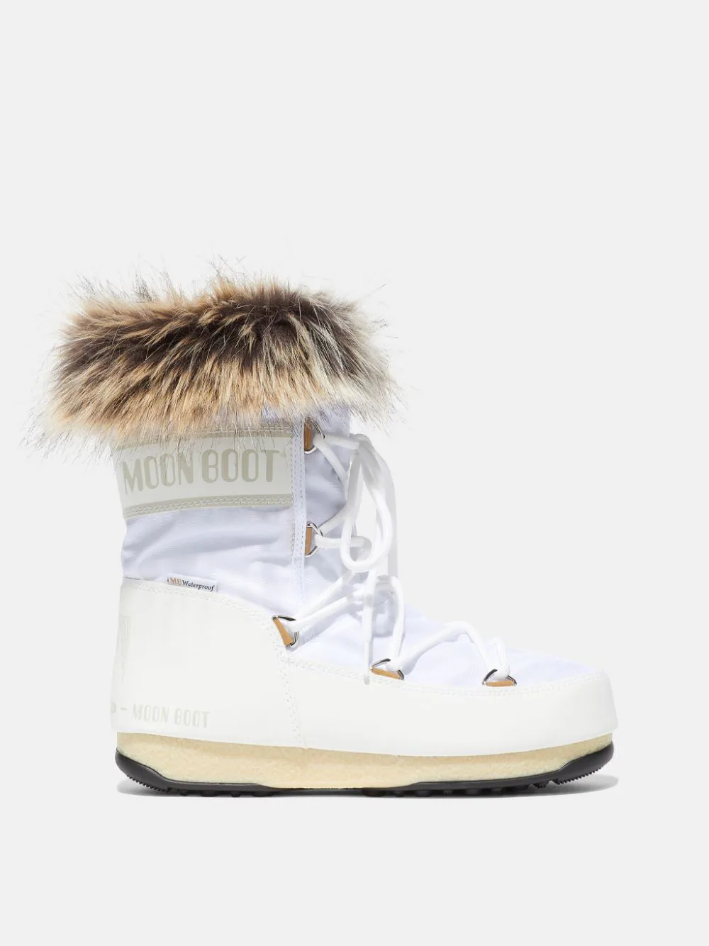 How To Wear Moon Boots: 6 Outfits To Try Now