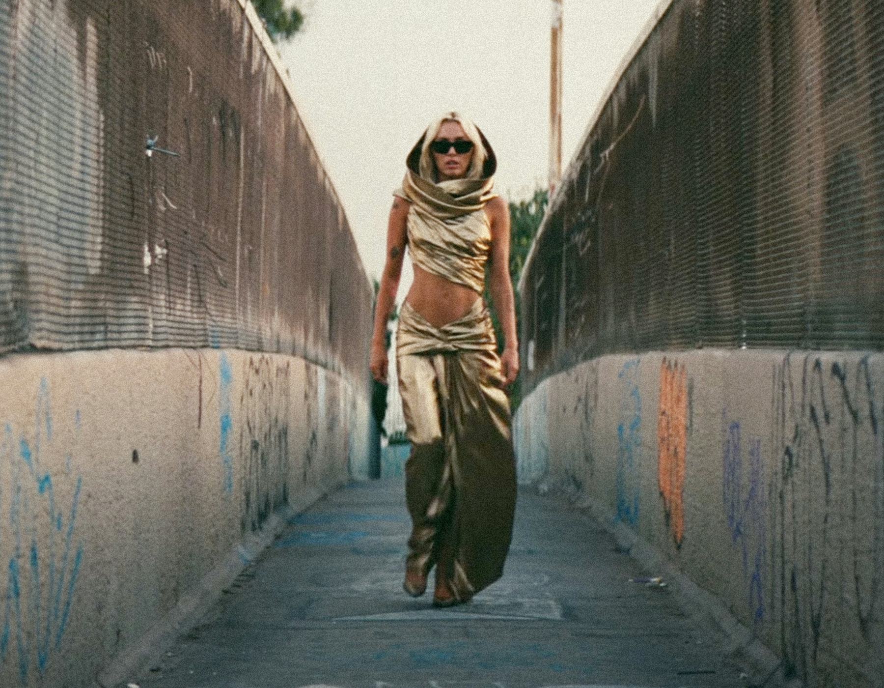 All The Digs at Liam Hemsworth in Miley Cyrus's ‘Flowers’ Music Video