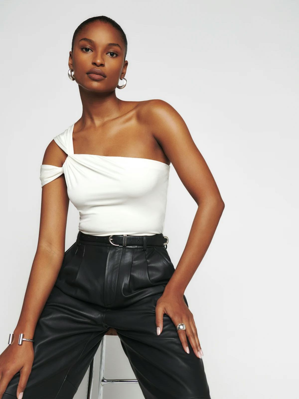 Minimalist Date Night Outfits: 4 Understated Going Out Looks To Try Now