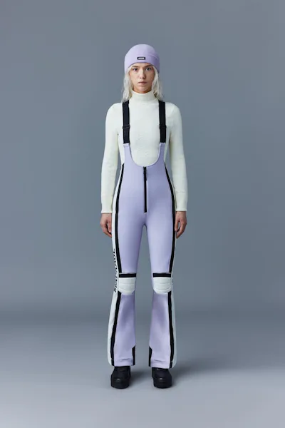 25 Cute Ski Outfits For Women That Are Both Warm & Stylish