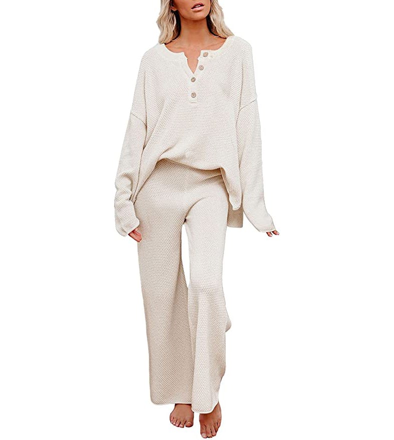 Amazon's Selling A Ton Of These Cozy Clothes That Look Good On Everyone