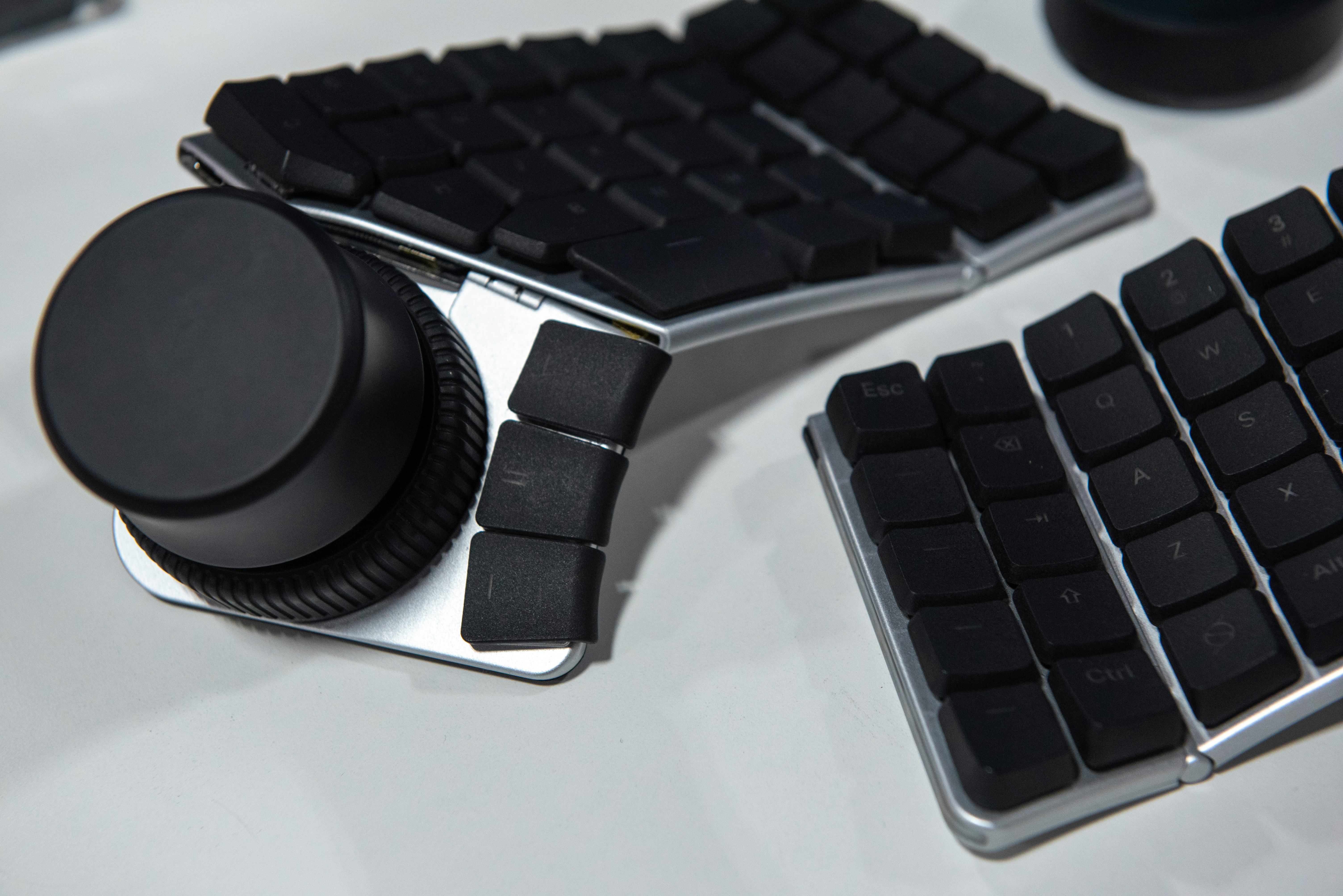 This modular keyboard includes a dial and trackpad for peak productivity