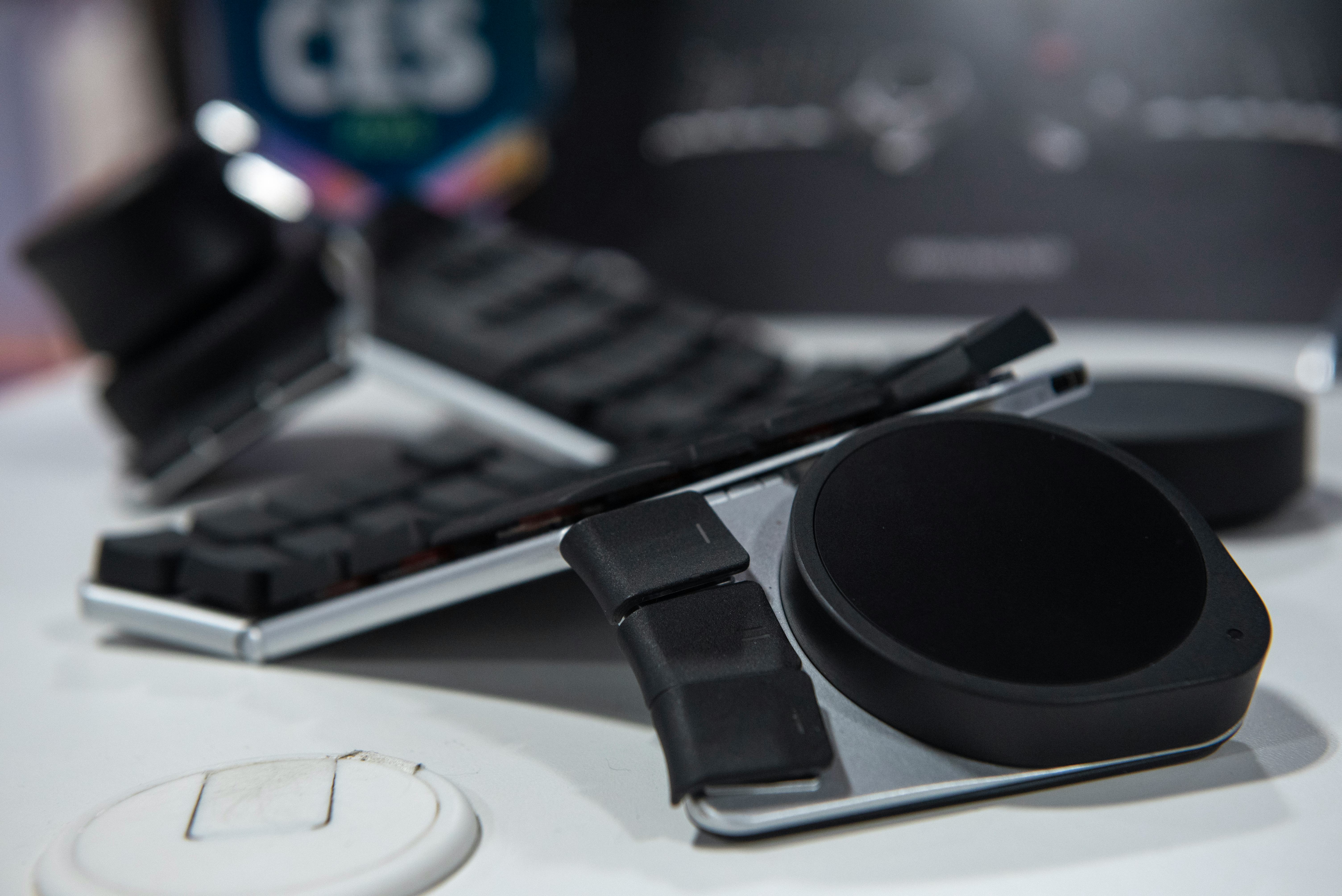 This modular keyboard includes a dial and trackpad for peak productivity