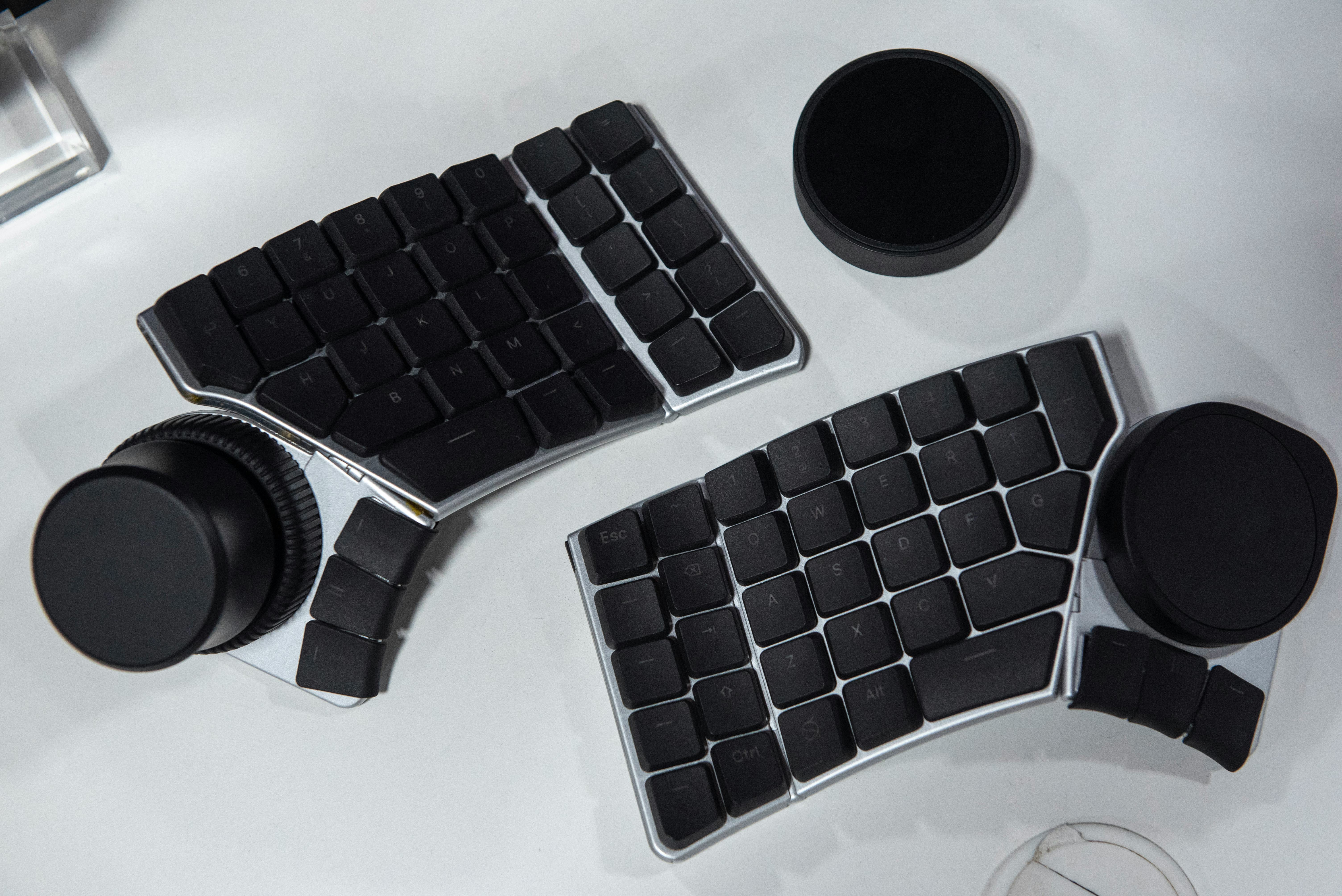 This modular keyboard includes a dial and trackpad for peak productivity