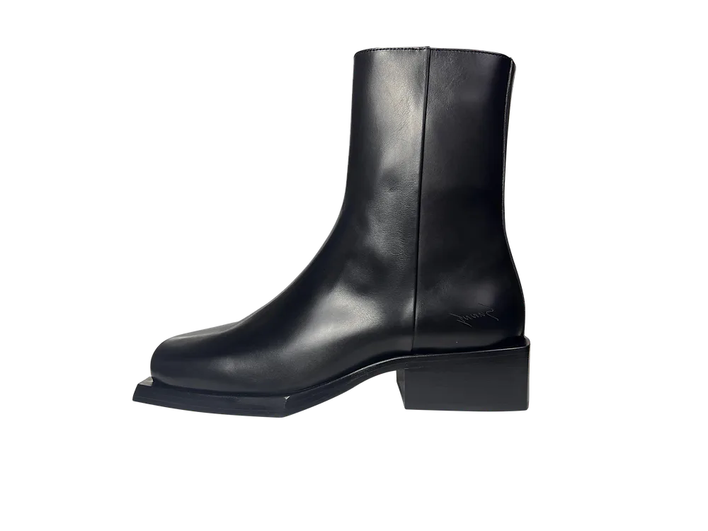 The Fall 2023 Boot Trends Are Both Edgy & Timeless