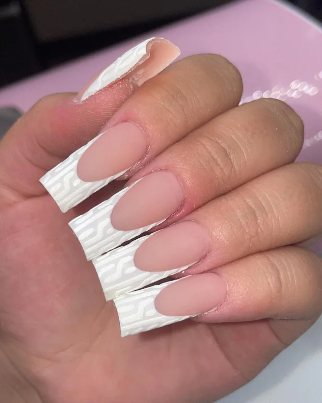 10 Winter Sweater Nail Designs That Give All The Cozy Cabincore Vibes