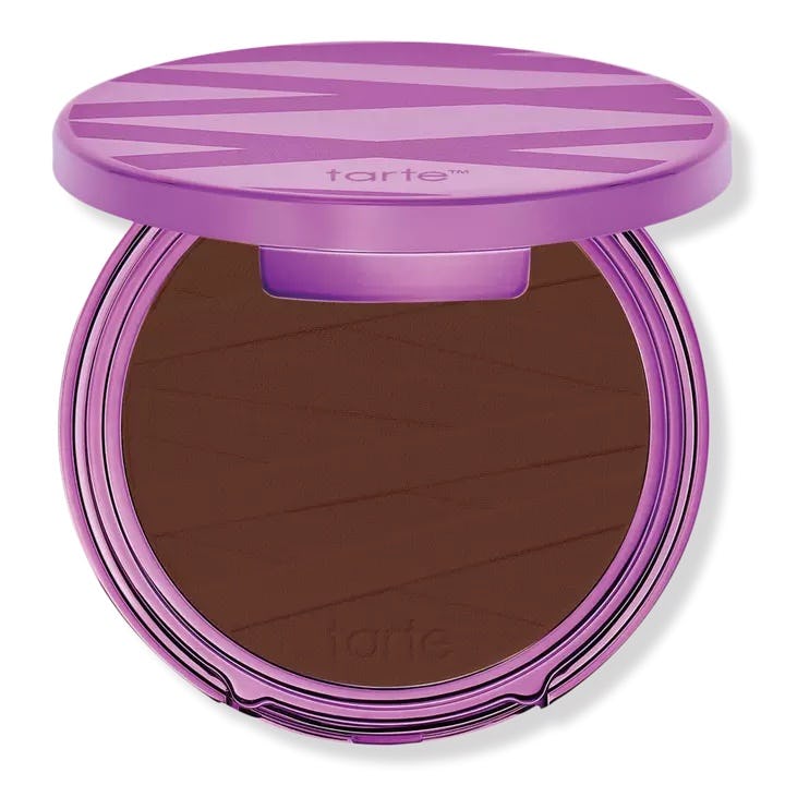 Powder Foundation For Dry Skin: Expert Tips To Avoid Caking & Flakes