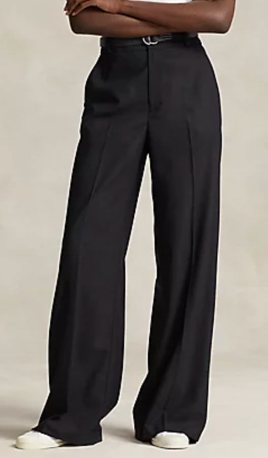 Margot Robbie Just Wore Crocs In The Coolest Possible Way