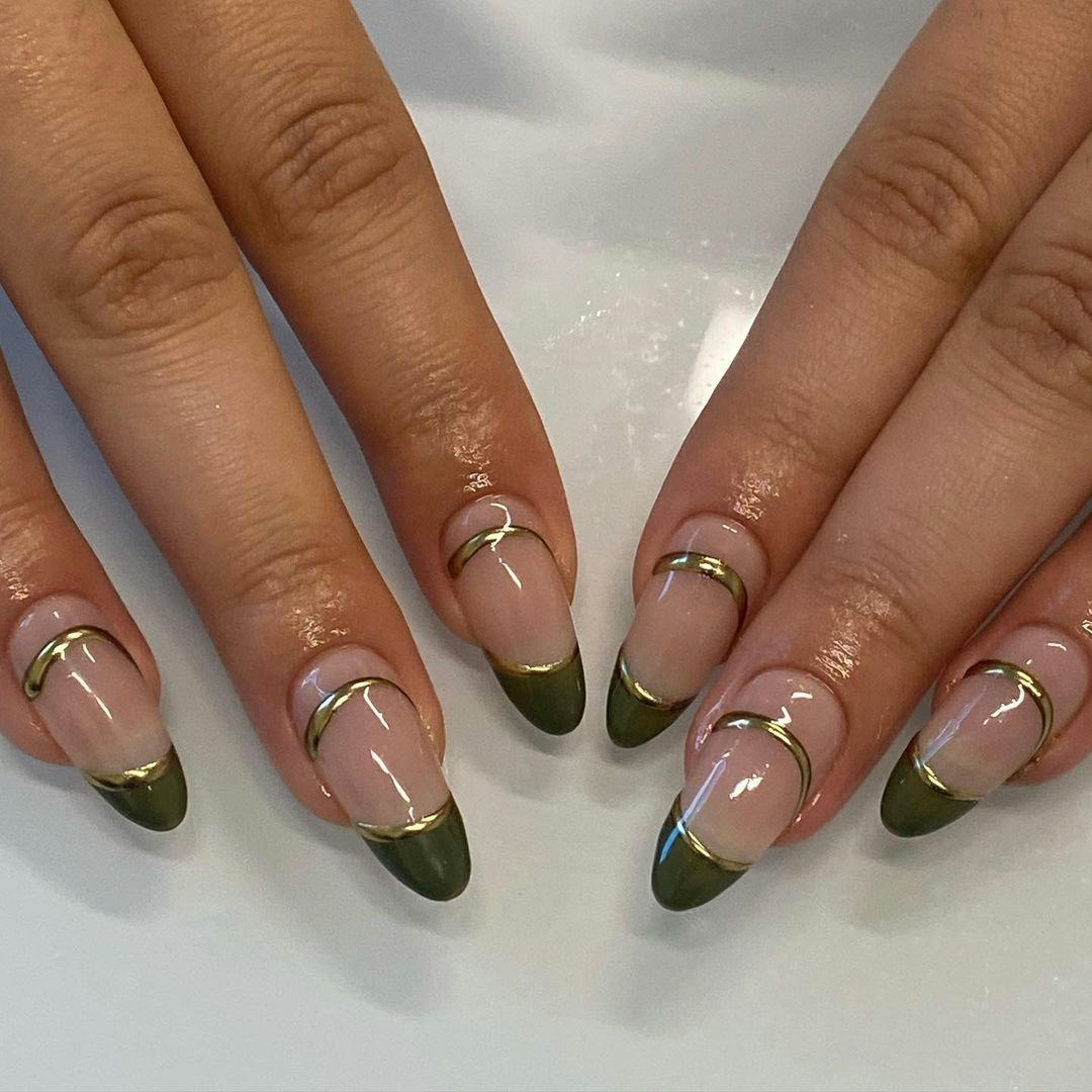 15 Trendy 3D Chrome Nail Designs For Winter 2024 & Beyond