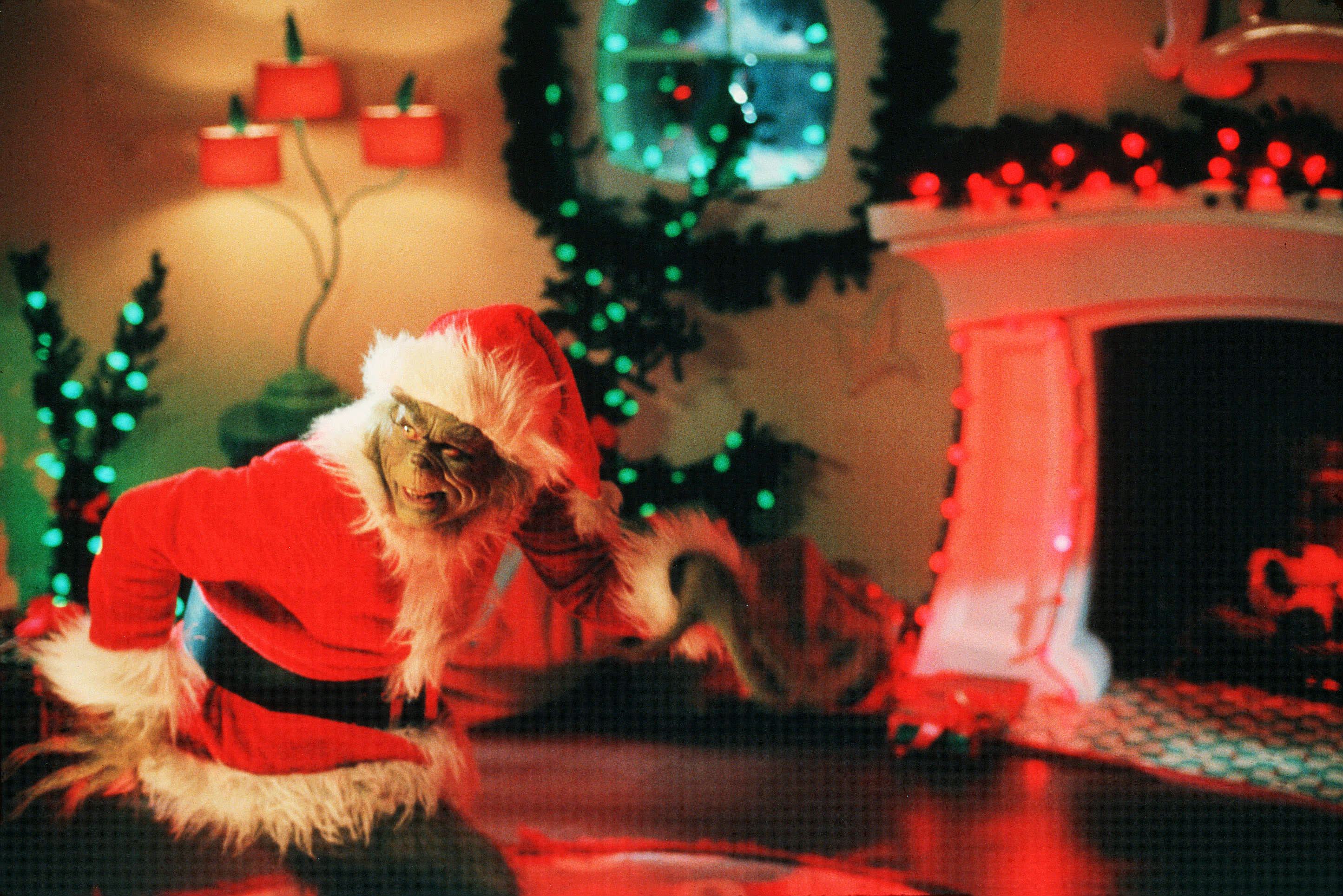 'The Grinch' Plot Hole Solved By Fans With A Dark Theory About Max