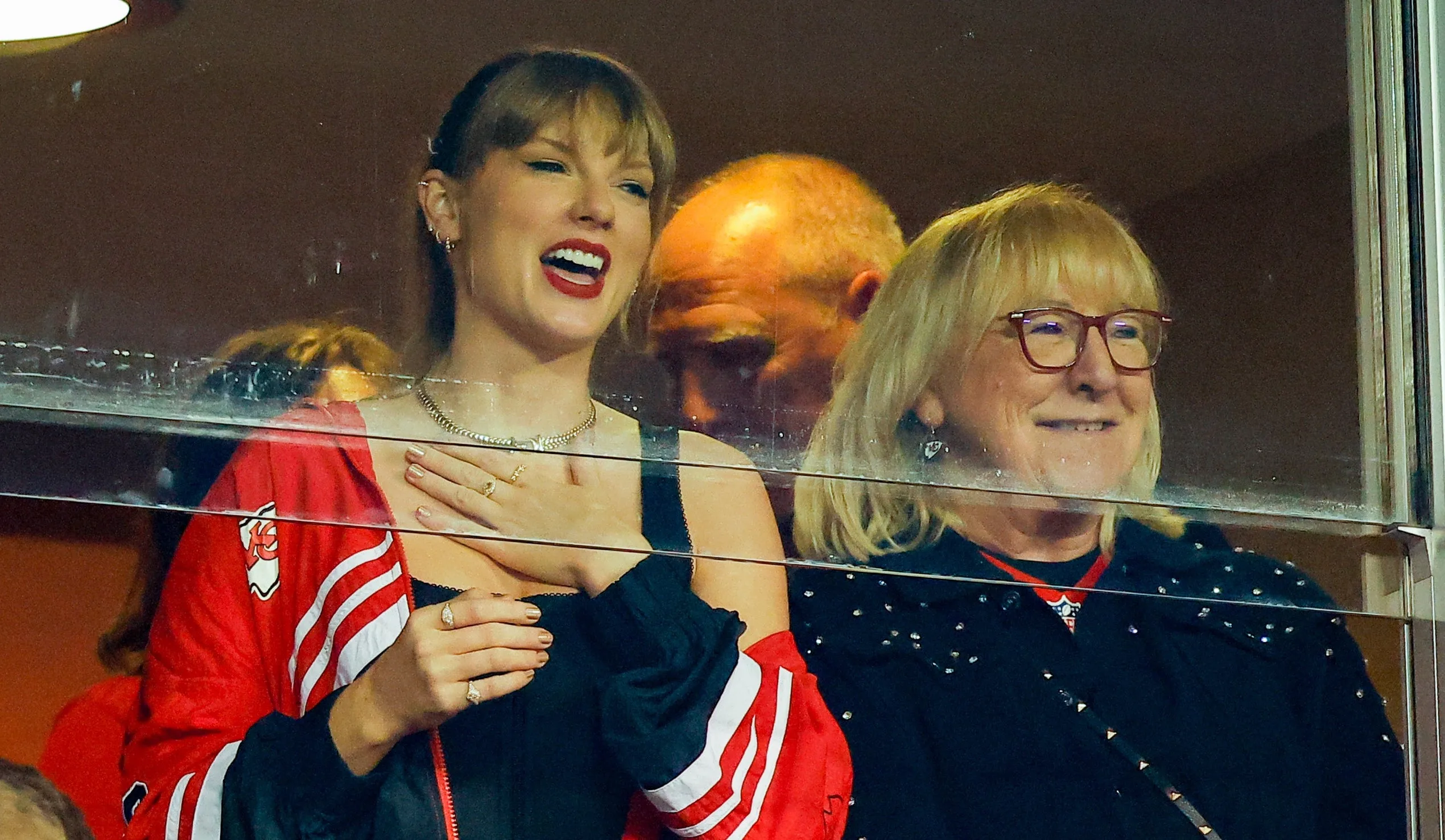 Taylor Swift Reunites With Travis Kelce's Mom At Kansas City Chiefs Game