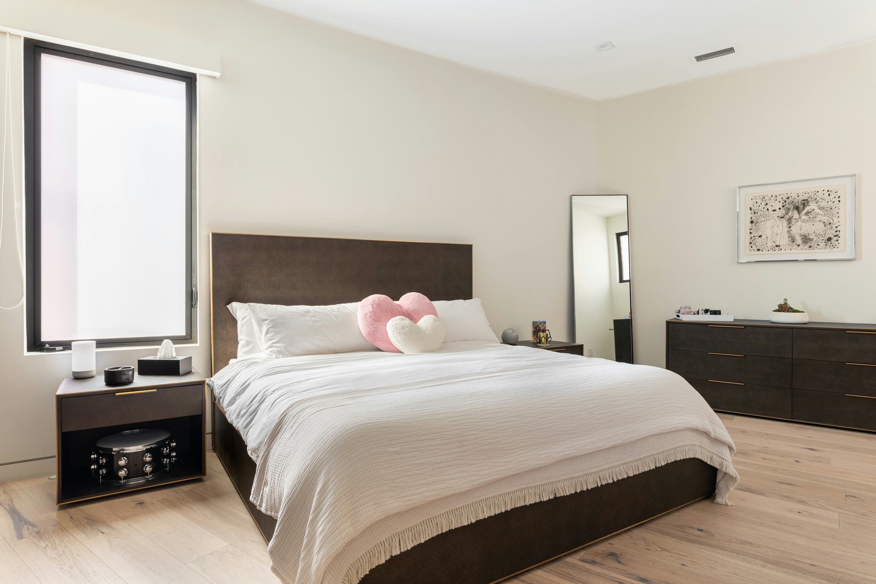 Charli & Dixie D'Amelio's House Is On Airbnb For Free In February