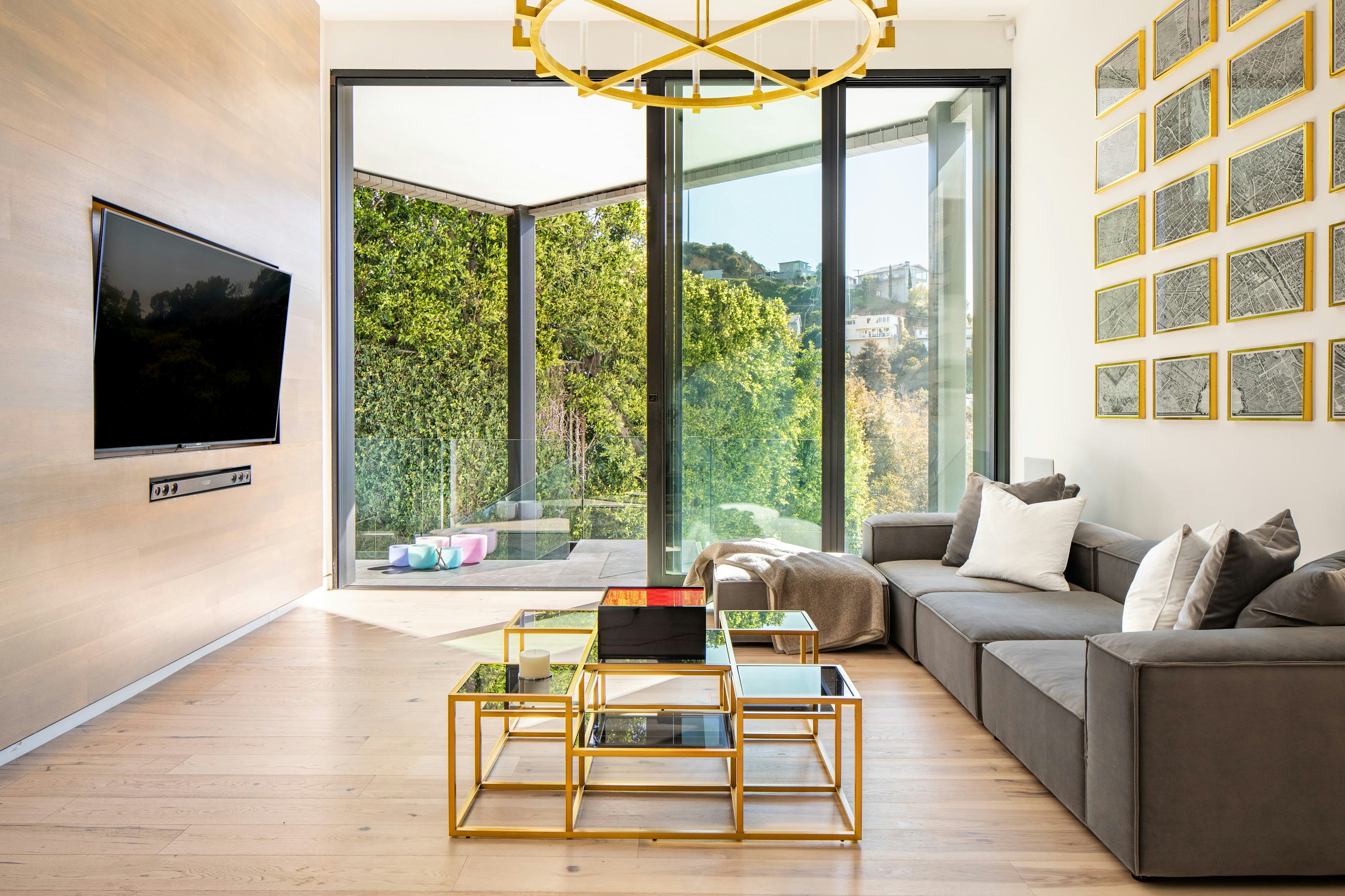 Charli & Dixie D'Amelio's House Is On Airbnb For Free In February