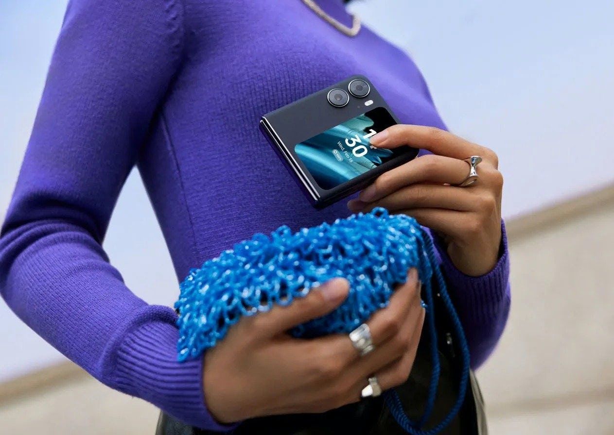 Oppo’s First Foldable Phone Beats Samsung’s Galaxy Flip on Screen Size ...