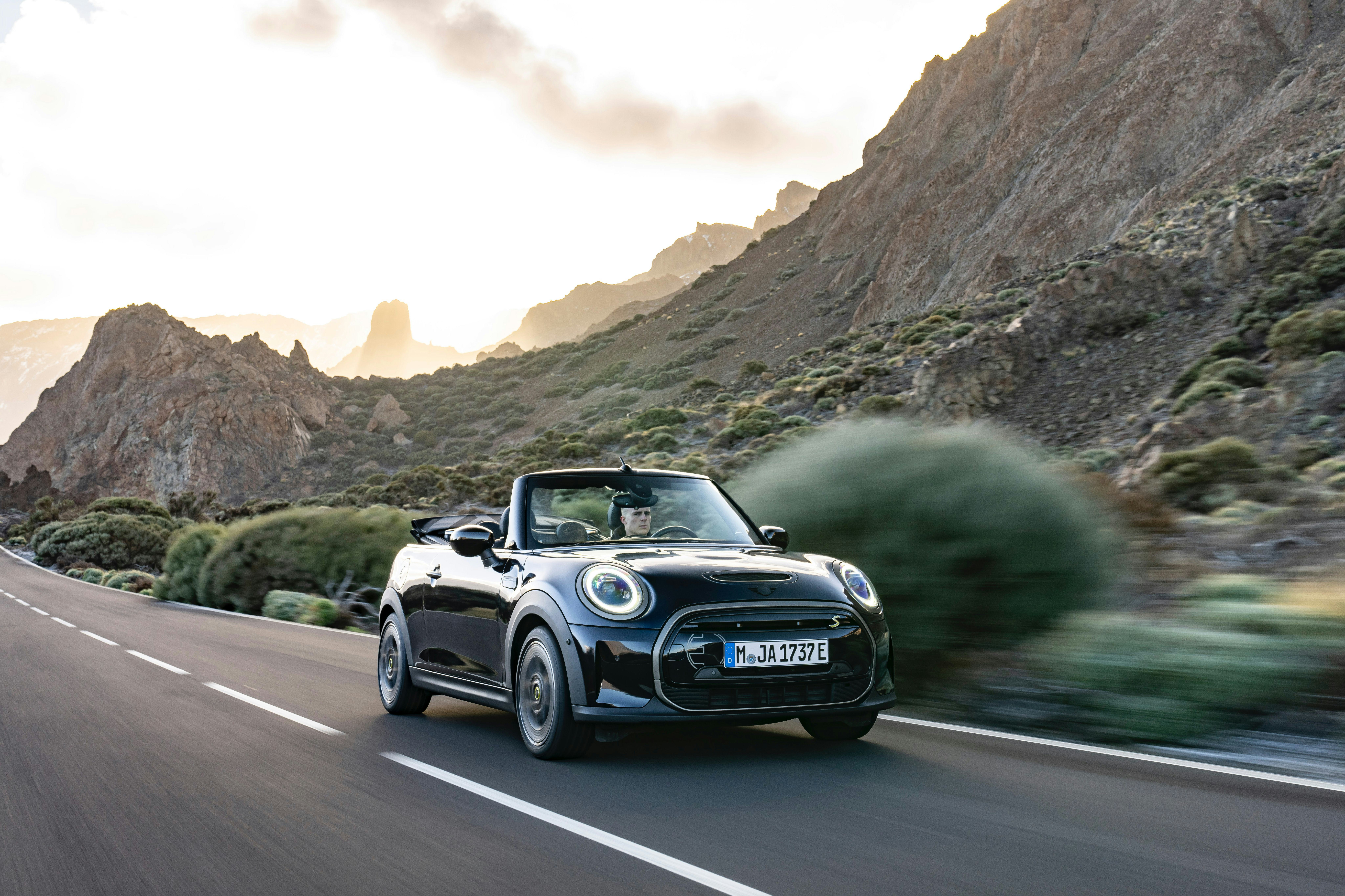Mini’s Convertible EV Makes Your Joyrides More Sustainable