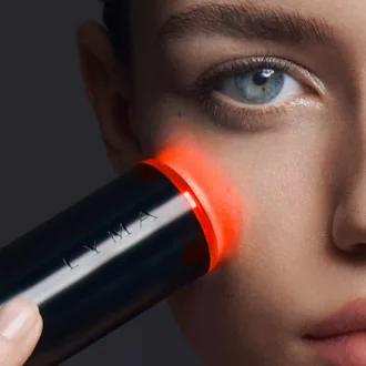 Beauty Pros & Celebs Swear By This Non-Invasive Laser — Here's Where To ...