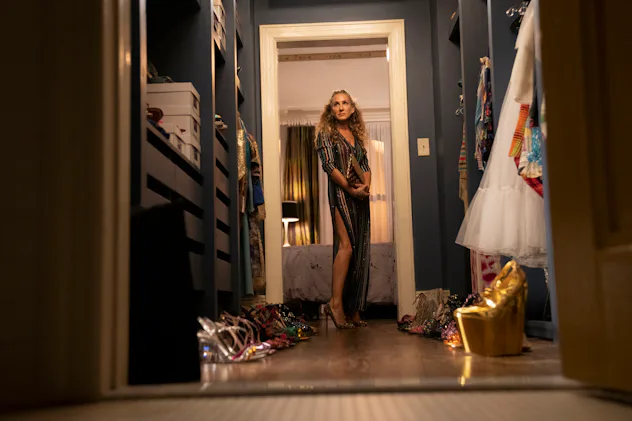 16 Tips For Getting Rid Of Clothes Even If You Hate Letting Go