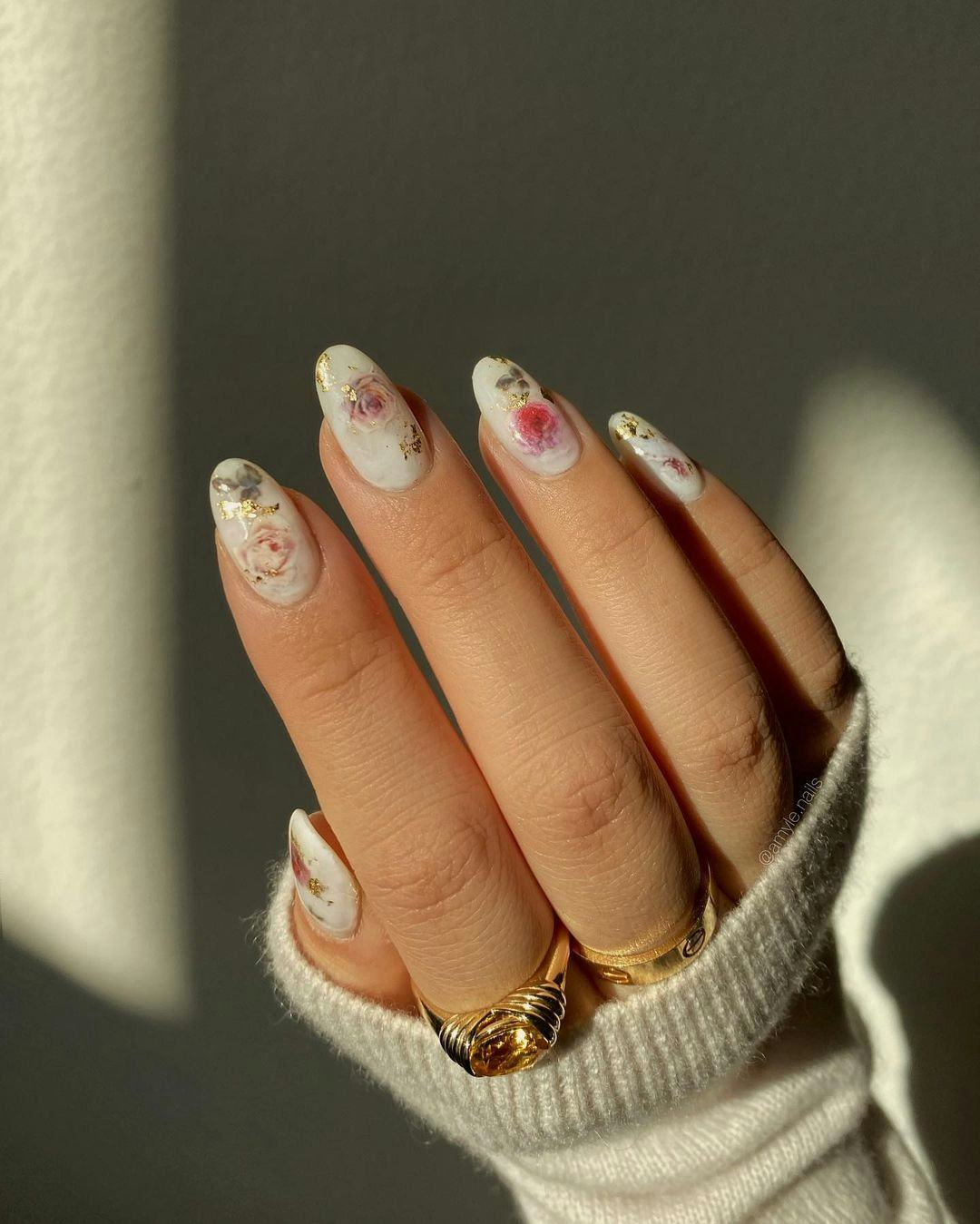25 Camera-Ready Vacation Nail Ideas That Will Pop In All Your Pics