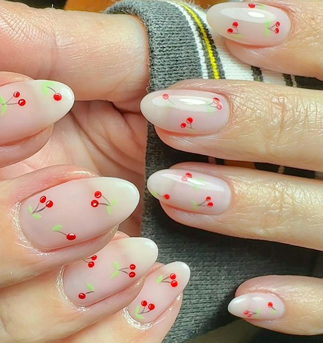 25 Camera-Ready Vacation Nail Ideas That Will Pop In All Your Pics
