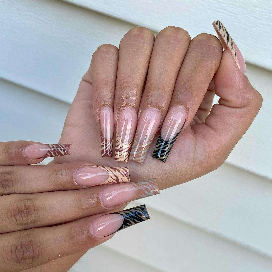 25 Camera-Ready Vacation Nail Ideas That Will Pop In All Your Pics