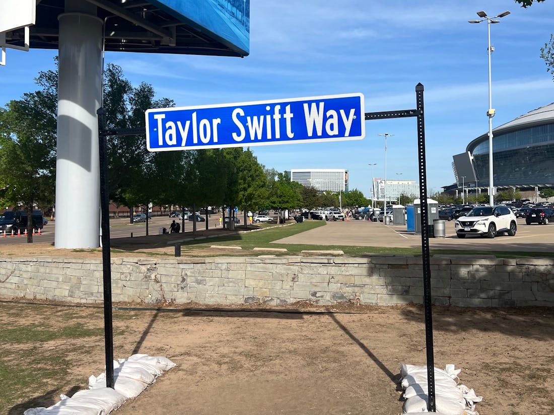 How Cities Are Welcoming Taylor Swift's Eras Tour: New Streets & Keys ...