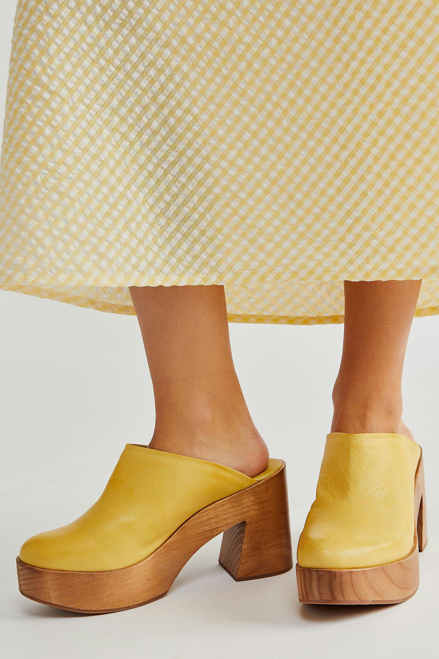 The Best Shoes To Wear With Baggy Jeans & How To Style Them