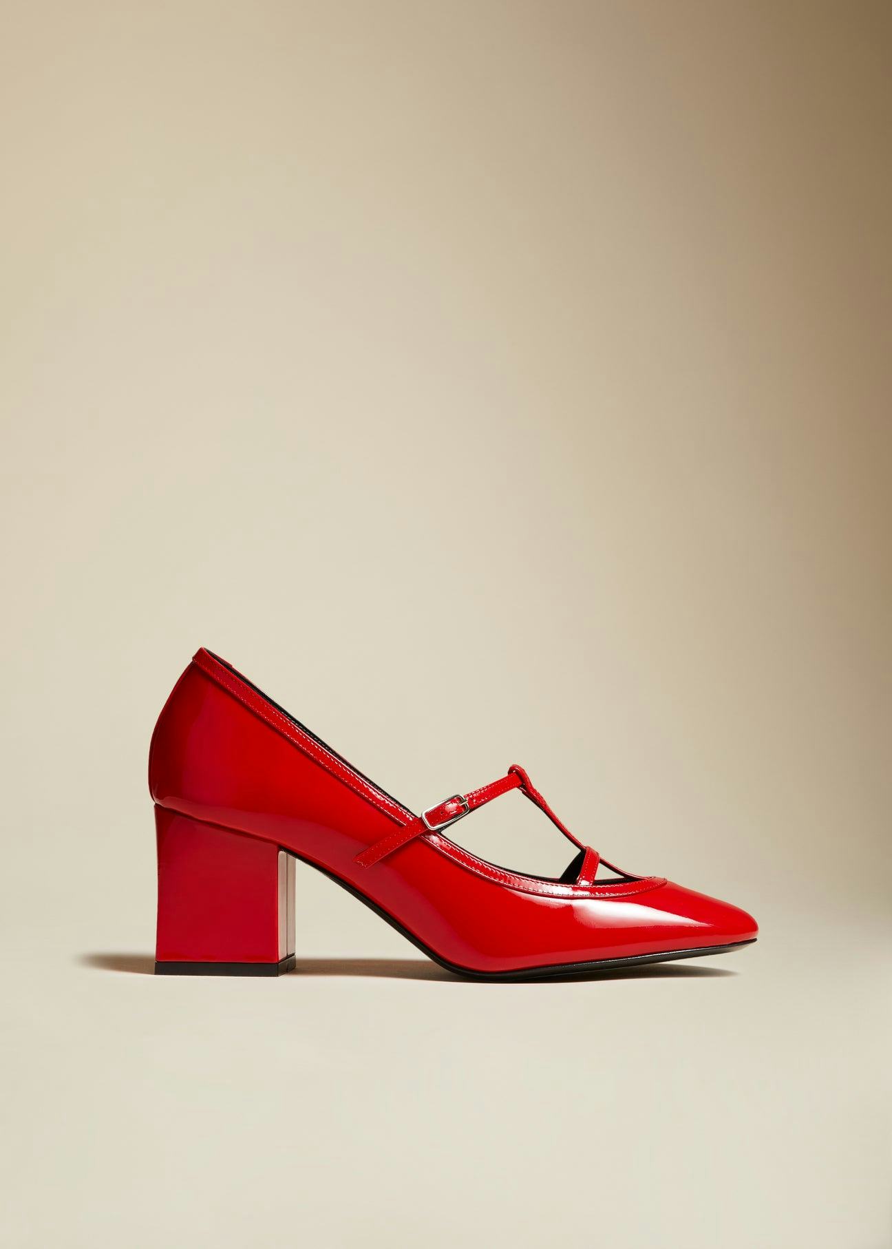 How To Wear Red Accessories Whether Your Style Is Subtle Or Statement ...